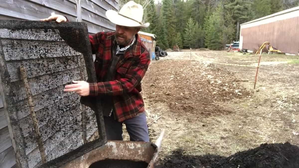 Building a DIY Compost Sifter — Homesteading Family