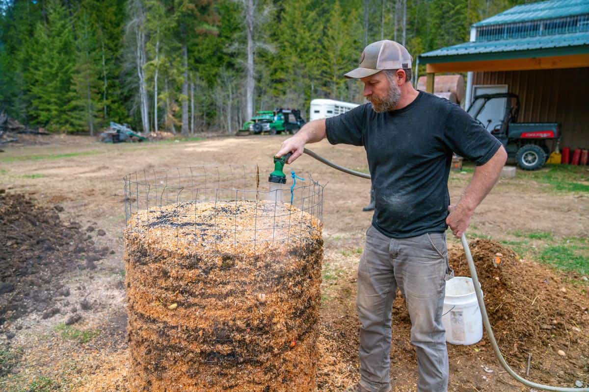 How to Make Compost the Easy Way — Homesteading Family