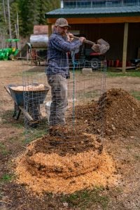 How to Make Compost the Easy Way — Homesteading Family