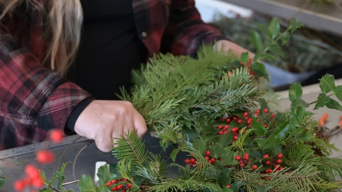 How to Make a Wreath — Homesteading Family