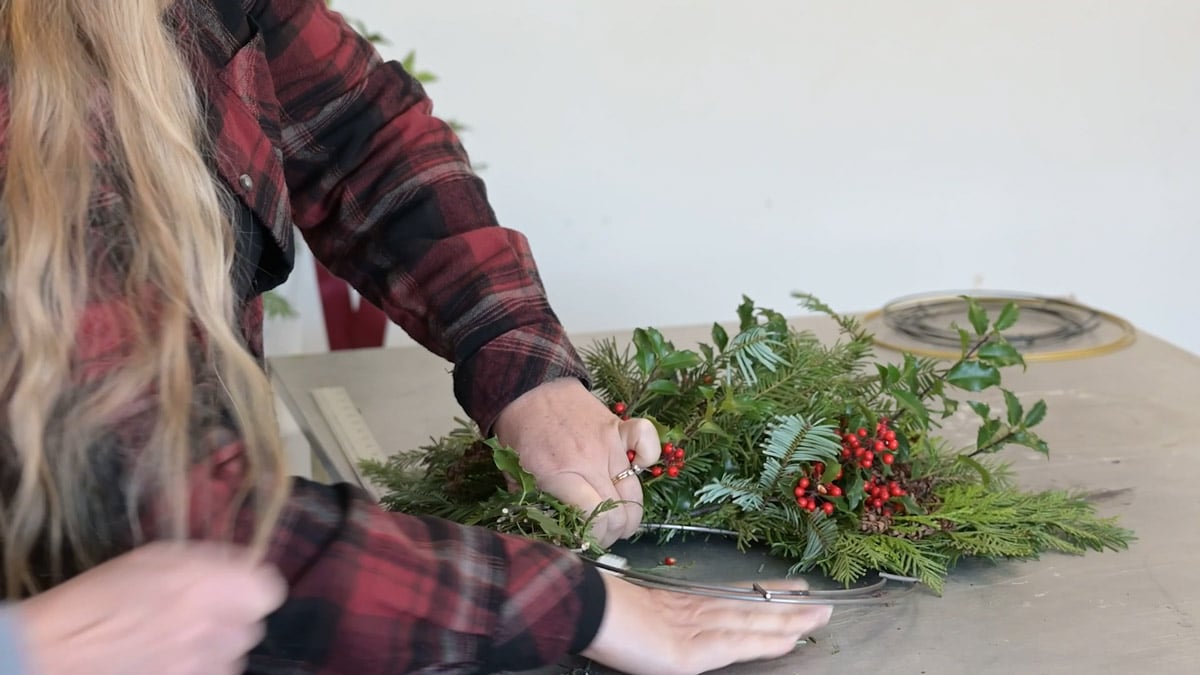 How to Make a Wreath — Homesteading Family