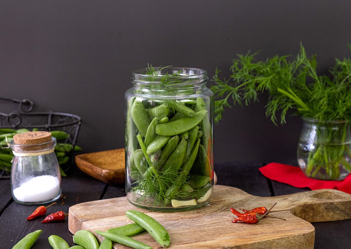 Crunchy Pickled Snap Peas Recipe — Homesteading Family