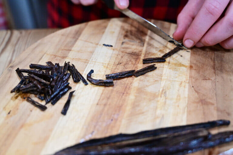 Easy Homemade Vanilla Extract Recipe — Homesteading Family
